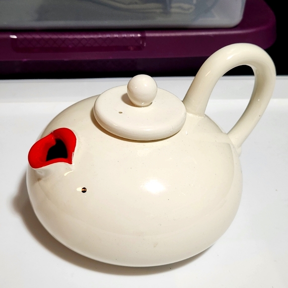 LIP SERVICE TEAPOT | Kitchen | Fitz Floyd Vtg 977 Lip Service Teapot ...